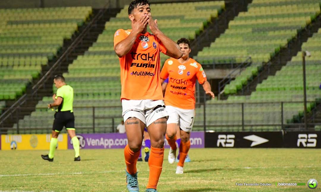 El Deportivo La Guaira enfrenta al CD Hermanos Colmenárez en el estadio ...